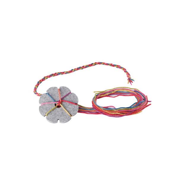 ドイツ製の編み機と糸がセットになった、かわいいリリアン。