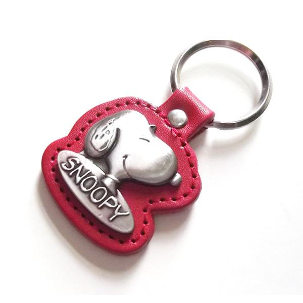 USJ-2002.販売品ユニバーサルスタジオジャパンUSJ スヌーピーキーホルダ2002/UKEY2サイズ/ 革ホルダー4.3X3.6cm リング直径3cm   23g　革製未使用品 Premium Price Goods