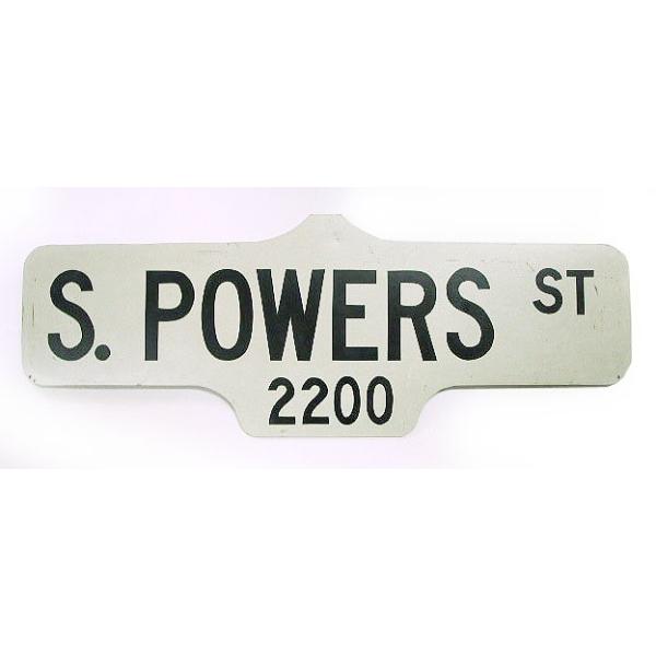 アメリカで使用されたストリート看板。US S.POWERS ST.UR4/US S.POWERS ST.アルミストリート看板 サイズ：W71cm x H25.5cm　反射塗装板2mmアルミ製 　重量約800g　現品限り ヨゴレ、キズ、錆あり