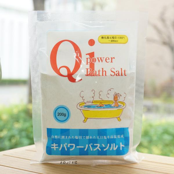 ■韓国国立公園に指定されている黄海に浮かぶ羅州群島で作られた天日塩使用■海水由来の硫黄の香りがする■浴槽（約180リットル）に1袋入れる■半身浴や足湯にも※24時間風呂などの循環風呂釜での使用は不可【内容量】200g【原材料】天日塩(韓国産)