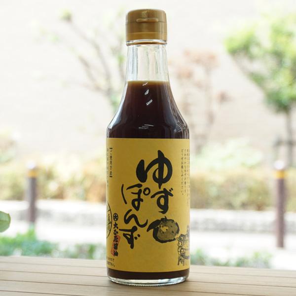 島根県産果汁で仕込んだ豊かな香りが特徴。国内産丸大豆醤油と北海道産てんさい糖を使用。大正屋醤油店は島根県安来市に本店を構える醤油、味噌専門店です。醤油、味噌は産地や製法によって、醤油、味噌の特徴は実に様々です。大正屋が製造するお醤油は昔なが...