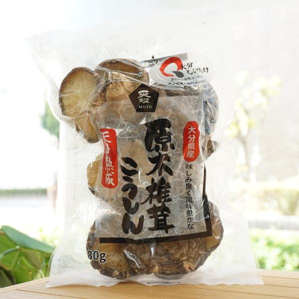 ■大分県産(椎茸づくりに最も適した環境をもつ)のしいたけ・香信を、天日で熟成させる工程を加え乾燥させました。■香信についてどんこより傘が開いてから採取したもので、傘の肉厚は薄く巻き込みは浅い。■原木栽培について自然界の中できのこが生育するの...