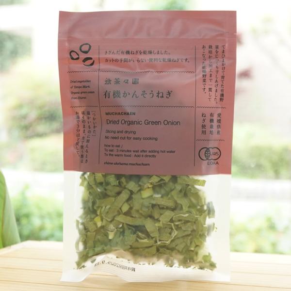 きざんだ有機ねぎを乾燥しました。カットの手間がいらない便利な乾燥ねぎです。 約70ｇの有機ネギを7gに凝縮しています。軽く水洗いしてからお使いください。温かいものに加えるときはそのまま、生で使う際はお湯で3分ほど戻して。 【原料名】有機ねぎ...