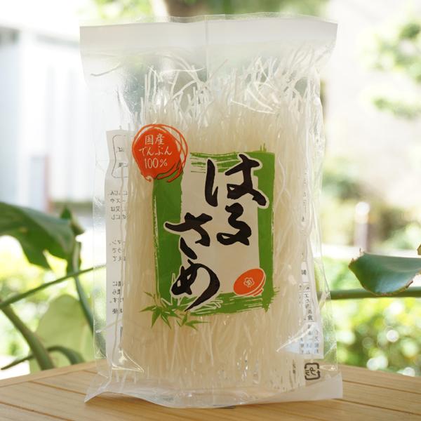 ■北海道産の馬鈴薯澱粉と九州産の甘藷澱粉のみを原料とした春雨です。■漂白剤や増粘剤などの添加物は、一切使用しておりません。■加圧出し方式による製麺を行い、24時間冷凍(―15℃)して製造しておりますので歯ごたえがあり、味つきの良い美味しいは...