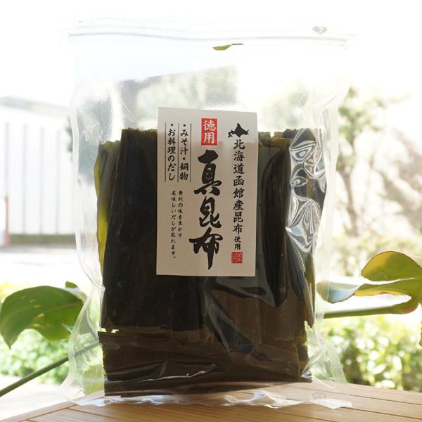 ■北海道函館産の真昆布をご利用しやすい大きさにカットし、袋詰めしました。■徳用サイズで、お求めやすい価格のため普段使いの家庭料理に向いています。■お味噌汁や鍋物のだしなどにどうぞ。【原料名】真昆布（北海道函館産）【内容量】150g【取扱説明...