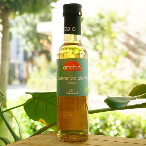 ■有機JAS認定品■イタリア・モデナ産ぶどう使用■甘みがありフルーティー■着色料・香料不使用■料理に色が着かず、きれいに仕上がる■酢の代わりだけではなく料理の隠し味に使用するとコクと旨みが増す【原材料】有機ワインビネガー、有機濃縮ぶどう果汁...