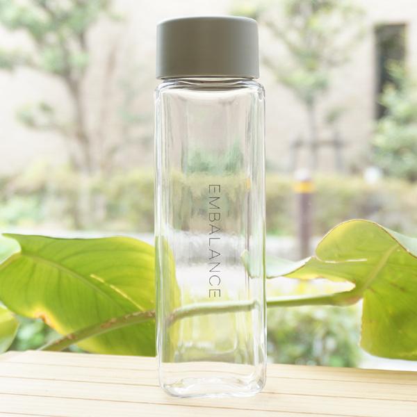 ■本体に使用しているトライタン（飽和ポリエステル）樹脂は、一般的なポリプロピレンやＡＳ樹脂に比べて、衝撃に強く、ガラスのような透明度を持つ素材です。■リサイクルパッケージを採用（FSC）■本体がスクエアタイプのため、持ちやすく転がりにくい。...