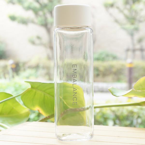 ■本体に使用しているトライタン（飽和ポリエステル）樹脂は、一般的なポリプロピレンやＡＳ樹脂に比べて、衝撃に強く、ガラスのような透明度を持つ素材です。■リサイクルパッケージを採用（FSC）■本体がスクエアタイプのため、持ちやすく転がりにくい。...