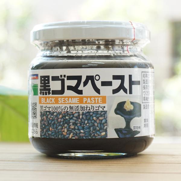 ■和え物、サラダ、各種料理お菓子作りに。 ■ビタミン、ミネラル類、特にカルシウムが豊富■よくかき混ぜて使用■保存料、添加物不使用【原材料】炒り黒ゴマ(国内製造)【内容量】135g※商品画像内の記載の賞味期限は写真撮影時のもので出荷の商品は賞...