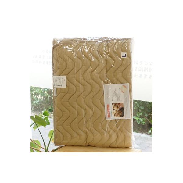 ベッドルーム、リビングルームなど、いろいろな生活シーンでやわらかな活性光線につつまれ、全身リラックスできるアルファウェーブ・スクエアパッド。【原材料】材質／表地：綿100％、遠赤外線加工不織布・中綿：ポリエステル100％、（5層キルティング...