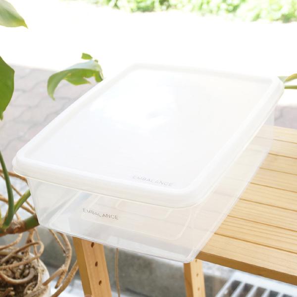 角型5.7Lは、現状扱っているサイズの容器では容量サイズが小さいので業務用を作って欲しいという要望から生まれました。プロの料理人がカットした野菜・出汁・肉・魚の保存容器として使用されています。また、スーパーのバックヤードやお弁当屋さんの食材...