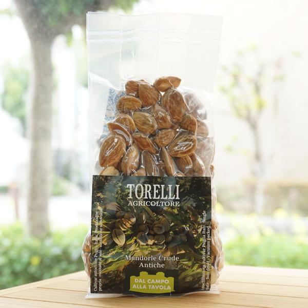 周囲に大きな道路や工場など無いアルタムルジャ国立公園に隣接し、EUオーガニック認定されたトレリ農園ではこの4種の原種のアーモンドを完全無農薬で栽培し、それを1袋にまとめて販売している。そして自然の環境に近い不耕起栽培を実践。天日干しのみで殺...