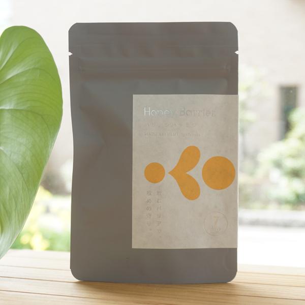 ■針なしミツバチは熱帯地域に生息する3~5mmほどの小さな蜂■行動範囲は500mと狭く、収穫量も普通のミツバチの40分の1ほどと多くない希少なハチミツ■ドリアンやマンゴスチンなどが蜜源で、甘過ぎないフルーティーな酸味とサラサラとした食感■ハ...