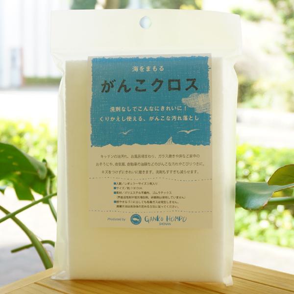 ゴムの微粒子を利用した加工は、水をつけると消しゴムのように汚れをずらし、油を吸い取ります。少量の石けんと併用するとたまったがんこな油汚れもOK。こちらもキズをつけません。合成洗剤もすすぎも要りません。食器、キッチンの油汚れ、お風呂場まわり、...