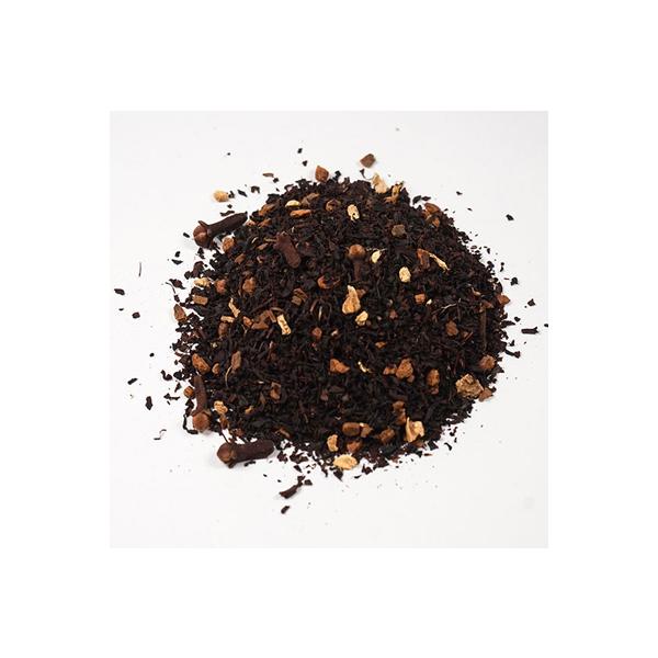 フレーバーティーのなかでもポピュラーなお茶。茶葉にシナモンの甘い香りがミルクティーにすると引き立ちます。【原料名】紅茶、シナモン、クローブ、生姜【内容量】1kg※商品画像内の記載の賞味期限は写真撮影時のもので出荷の商品は賞味期限内のものをお...