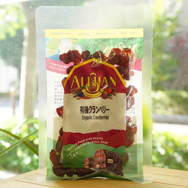 欧米で健康食品として商品化されることが多いクランベリー。独特の酸味と甘さが人気のひみつ。オーガニッククランベリーをオーガニックシュガーとオーガニックひまわり油でコーティングしてあります。 【原料名】有機クランベリー、有機砂糖、有機ひまわり油...