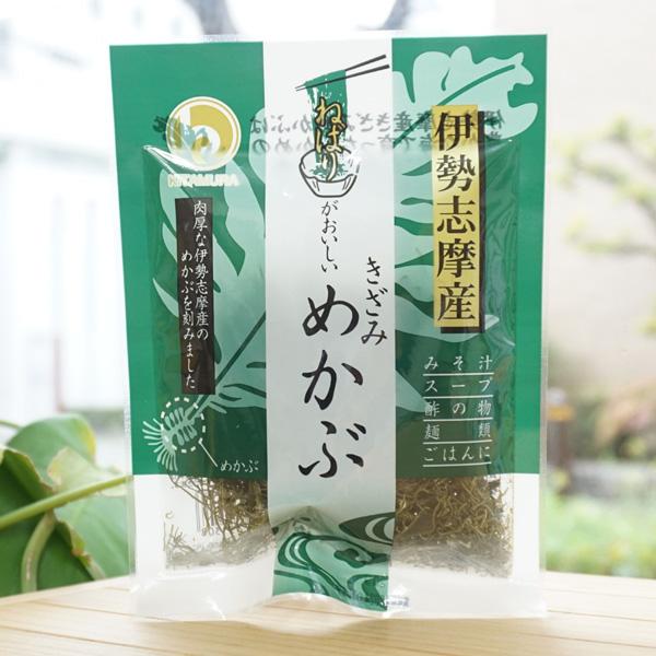 ■伊勢志摩の豊かな海で育ったわかめの根元近くに出来る胞子葉（ひだ状）を細かく刻みました。ねばりがおいしいきざみめかぶです。■ねばり成分フコイダン含有。フコイダンとは増粘多糖類の一種で、近年その生理活性に関して様々な研究がなされている注目成分...