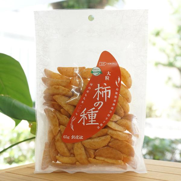 ■国産もち米・国産丸大豆の醤油・鹿児島県喜界島産さとうきび由来の粗糖（喜界島粗糖）・島根県産唐辛子（神出雲唐辛子）でシンプルに味付け■国産もち米を自社工場で蒸し、杵つき製法で仕上げた生地を使用■大粒タイプで食べ応えのあるおいしさ【原料名】水...