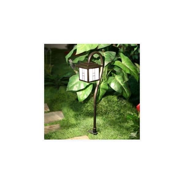 直下を照らしつつ、さらに側面のガラスから放たれる光は、美しく波打ちながら広がってゆきます。■3W■ブロンズ色■アルミダイキャスト・ガラス・鉄製■H505×D170mm■185ルーメン■3000K■LED交換不可■防雨型■スパイク付属■マウン...