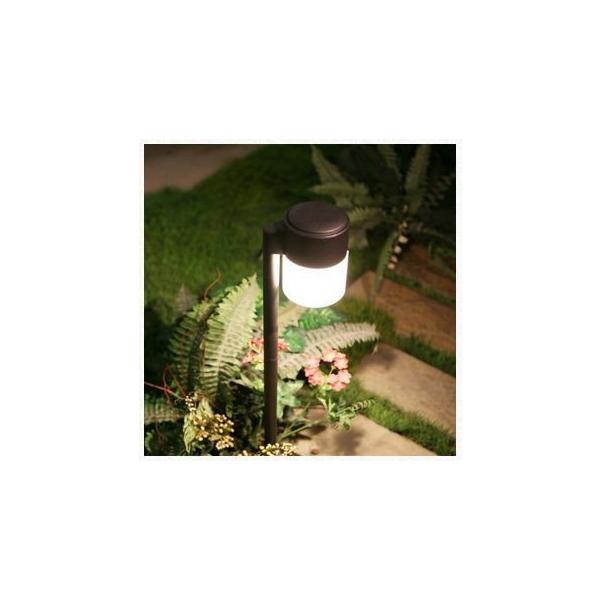 円柱状で発光面積の広いランプが、豊かな明るさを印象付けます。■3W■ブラック色■アルミダイキャスト・ポリカ・鉄製■H508×D81mm■170ルーメン■3000K■LED交換不可■防雨型■スパイク付属■マウント使用可<IMG src=...