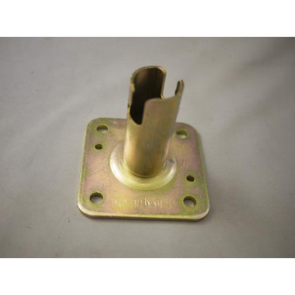 ○特長○一般構造用炭素鋼鋼管と熱間圧延軟鋼板を使用してます。○用途○足場枠の仮設に。足場、建築、土木に。○仕様○単管48.6mm用○材質○　SS400・SGP○質量○　0.77kg○分類○　作業用品／工事関連／クランプ