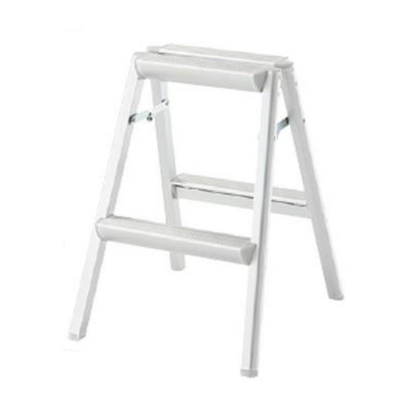 ○特長○持ち運びに便利な軽量スタンダードタイプの踏台です。○用途○掃除や電球交換、高い所のちょっとした作業に。○仕様○色：シルバー　天板高さ:0.56m　設置寸法(外寸):全幅43cm×奥行:50cm　収納寸法(外寸):全長60cm×幅43...