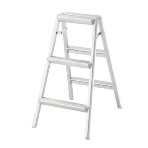 ○特長○持ち運びに便利な軽量スタンダードタイプの踏台です。○用途○掃除や電球交換、高い所のちょっとした作業に。○仕様○色：シルバー　天板高さ:0.79m　設置寸法(外寸):全幅47cm×奥行66cm　収納寸法(外寸):全長85cm×幅47c...