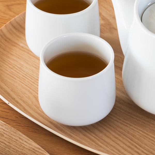 ゆるやかな形がほっとする、お茶の時間を楽しむ日本茶シリーズ。白磁の茶器なので、お茶の色をきれいにおいしく見せます。電子レンジ使用可○食器洗い乾燥機使用可○【うつわについて】・温度や焼成条件で変化しやすい釉薬を使用しているため、サイズ、色味や...