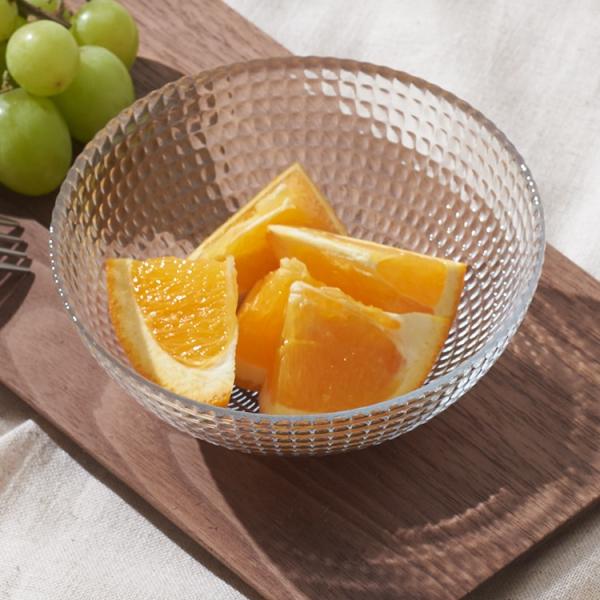 トルコで作られたガラス製のボウルです。お手頃価格で、日常使いはもちろんのこと、細かな凹凸模様が華やかな高級感を演出するため、おもてなしの場面にもぴったりです。シリーズで揃えるとよりいっそう華やかなテーブルコーディネートができます。サイズ：φ...