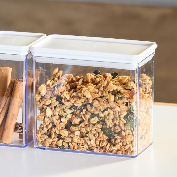 食材の小分け保存やデスク周りの収納に便利な容器です。フタは指がしっかりかかって開けやすく、パッキンとフタを分解して衛生的にお使いいただけます。食材は、少量使いする粉ものや、嵩張る鰹節、昆布やだしパックの保存にも便利です。ドアポケットに収まる...