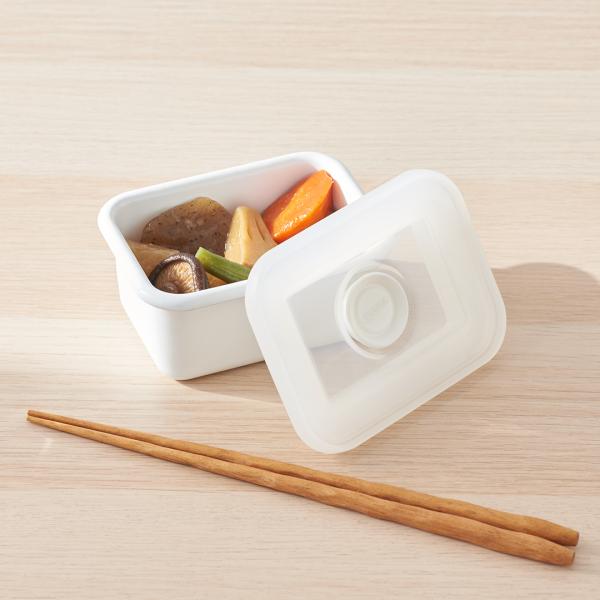 ホーロー製の保存容器です。・密閉バルブ付き・液漏れしにくいダブルパッキン付き・食材の冷凍・冷蔵保存のほか、加熱調理にも使用可能。・コンロで：煮物などを保存した容器をそのまま火にかけて温めることができます。・オーブンで：グラタンやラザニア、焼...