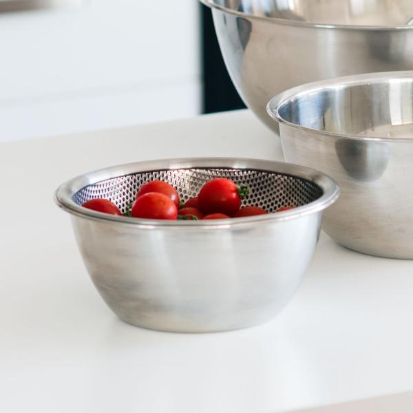 洗いやすく衛生的で、丈夫なステンレス製のボウルです。重ねて収納することができるので、かさばらず便利です。他のLoozaシリーズに重ねて使用ができます。3501165 Looza ストレーナー 14cm3501198 Looza パンチングス...