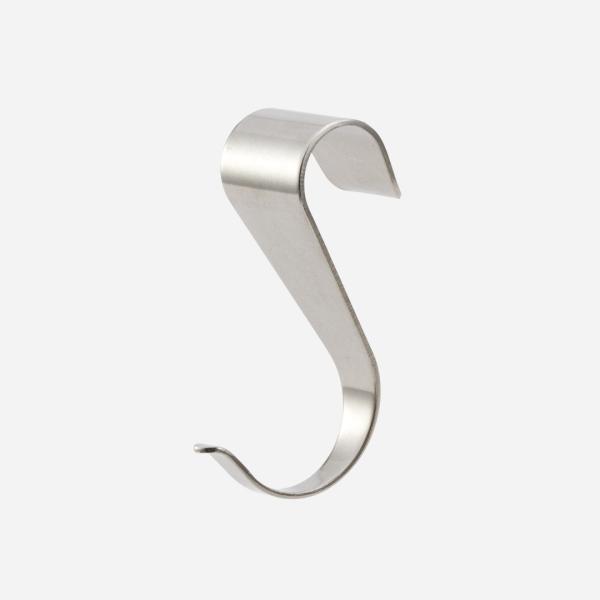 つっぱり棒やドレーナーなどに対応したフック２個セットです。横ずれしにくく、水に強いステンレス製なので、キッチンや洗面所周りにおすすめです。パイプ径14mm以下に対応耐荷重＝2kgサイズ：使用時＝W2×D2.4×Ｈ5.8cm材質：18-8ステ...