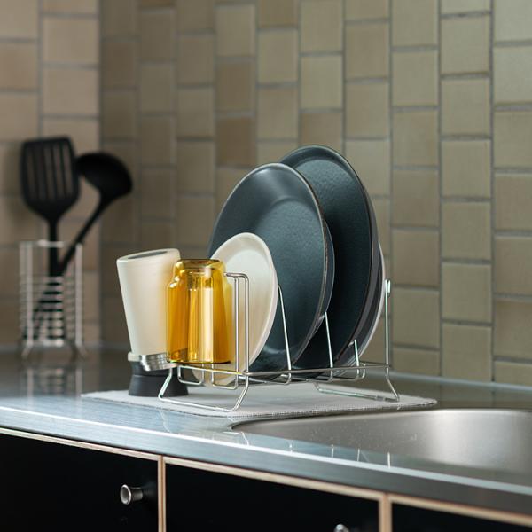 食器やコップなどを省スペースで水切りできるスタンドです。別売りのカトラリーポケットやナイフホルダーをつけて使うことができます。棚中の収納や整理に使うのもオススメです。・3501207：colva カトラリーポケットS・3501208：col...