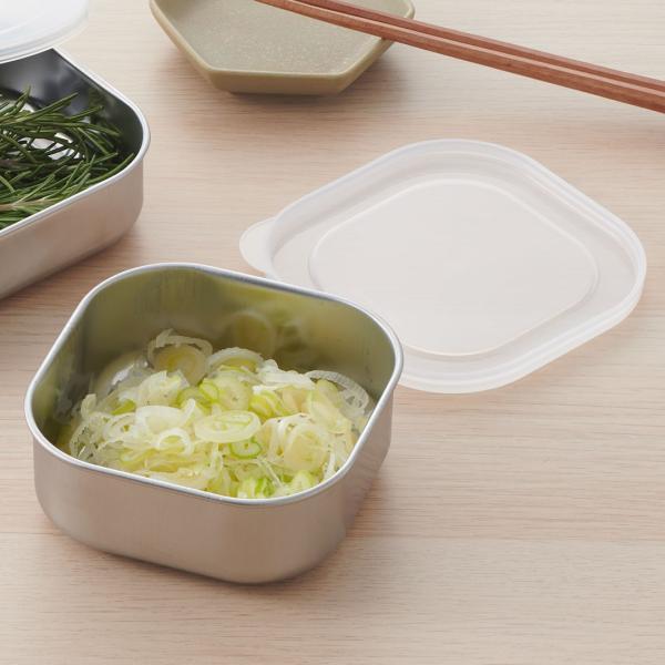 刻んだねぎや生姜など、ちょっとした薬味を入れるのにちょうどいいサイズのステンレス製の容器です。フタがついているので、余ってしまった小麦粉やパン粉、使い切らなかったスパイスなどを一時的にキープしておくのにも便利です。電子レンジ使用不可×食器洗...