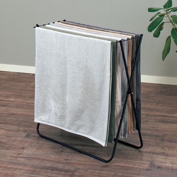 バスタオルが7枚干せるタオルハンガースタンドです。使いたい時にパッと出せる構造にし、使用しない時はスリムに収納もできます。●バスタオルが7枚しっかり干せるバスタオルが7枚と、一度に多くのタオルが干せます。複数でお住いの方にも大変便利です。●...