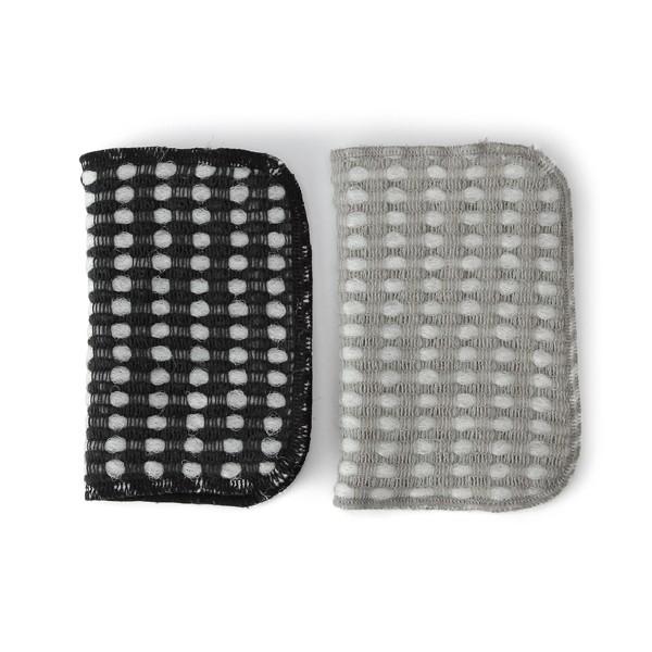 アクリルの糸とスポンジ状のナイロン糸を編み込んだクロスタイプのスポンジです。アクリル糸のエッジ効果で洗剤を使わなくても汚れを落とします。スポンジ状のナイロン糸を使用しているので、少量の洗剤で泡立ちます。広げたりたたんだり、食器の形に合わせら...