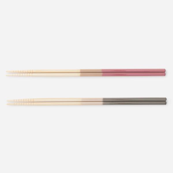 一般的な菜箸（33.0cm）と、取り箸（27.0cm）といった長さのちょうど中間の長さのサイズの菜箸です。持ち手部分は透け色のツートーンカラーで、上品な雰囲気。キッチンだけでなく食卓で取り箸として使うのも◎です。食器洗い乾燥機使用可◯サイズ...