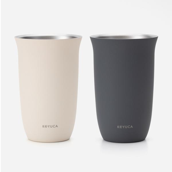 口元が広がった形で香りを楽しみたい方におすすめのビアタンブラーです。ステンレスの真空二重構造で、1時間後もビールのひんやり温度をキープ！結露でテーブルが濡れることもなく、快適なビール時間を楽しめます。ビール以外のソフトドリンクにも。温かい飲...