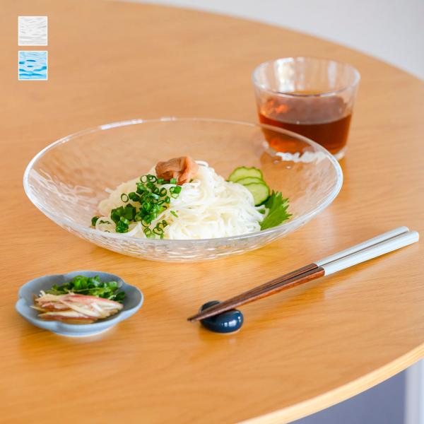 普段使いにぴったりのボウルです。槌目模様がキラキラと輝いて、食卓を鮮やかに引き立てます。サラダや麺のうつわなど幅広い用途でお使いいただけます。同シリーズの「グラシューつゆ鉢」とセットでお使いいただくのもおすすめです。電子レンジ使用可不可×食...