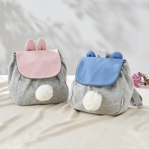 「はじめて」にぴったりの、かわいらしさに安心をプラスしたお子様用リュックです。個人差はござますが、1〜3歳くらいのお子様にご使用いただけます。・安心リフレクタ―フラップのフチには、ライトの反射でピカッと光る、リフレクター付きです。・内生地は...