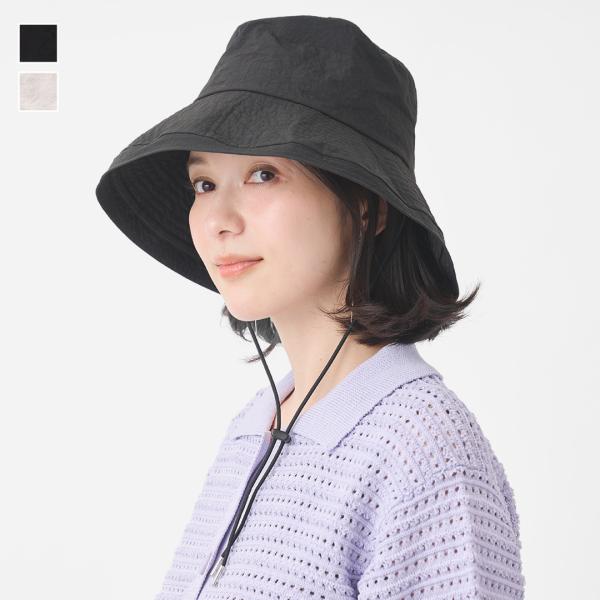折りたたんで収納すれば手のひらサイズ裏面のポケットに折りたたんで収納すれば手のひらサイズで邪魔にならず、持ち運びも楽々。ワッシャー加工を施した素材なのでたたみシワが気にならないのもポイント。取り外し可能なアゴ紐付きなので、自転車やレジャーシ...