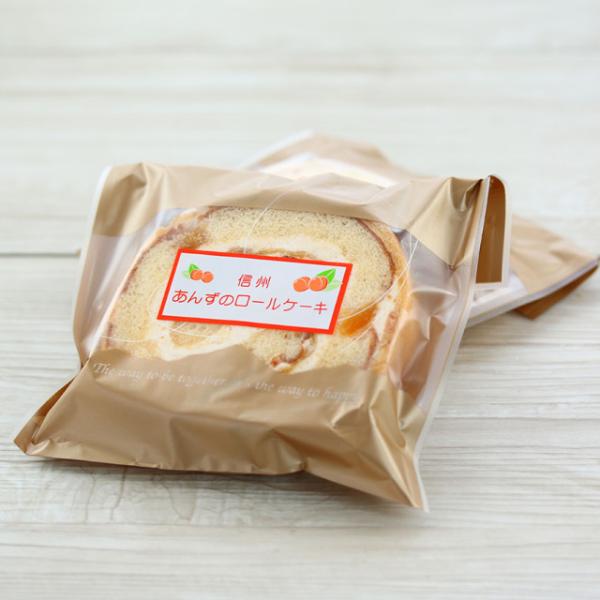 甘さ控えめのクリームに、ほのかな酸味の信州産あんずジャム。クリームにブレンドされたジャムが、香り豊かな味覚を奏でます。甘さ控えめのシューロールケーキは信州のお土産や手土産にぴったりです。【内容量】１個【原材料】卵（長野県産）、砂糖、小麦粉、...