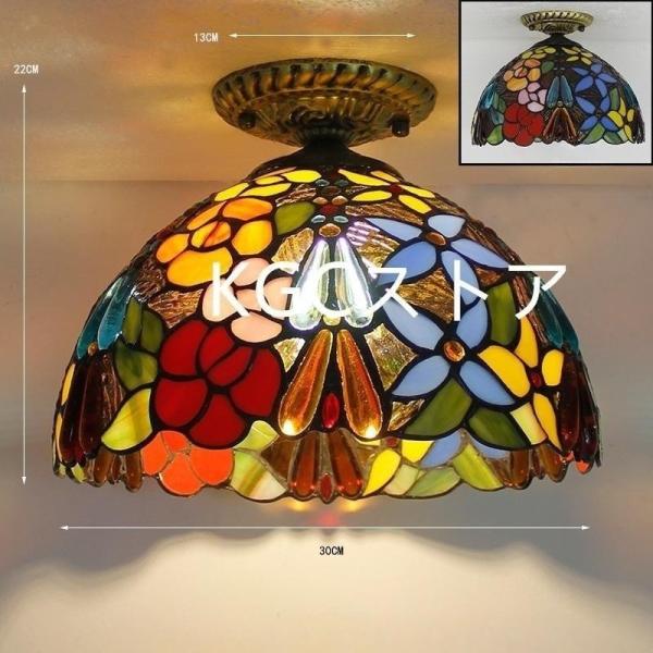 レトロモダンなデザインが魅力のペンダントランプ。ステンドグラスの美しい色合いがお部屋に優しい光を演出します。LEDも付属しており、省エネでなのもうれしいポイント。さりげなく空間を彩る一点もののランプは、お部屋のアクセントにピッタリです。窓辺...