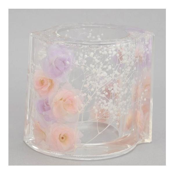 アクリル素材のフリースタンド。アクリルの中には液体（真水及びパラフィンオイル）にローズ（造花）が浮かんで入っています。水回りでお使いいただけます。歯ブラシたてなどにどうぞ。