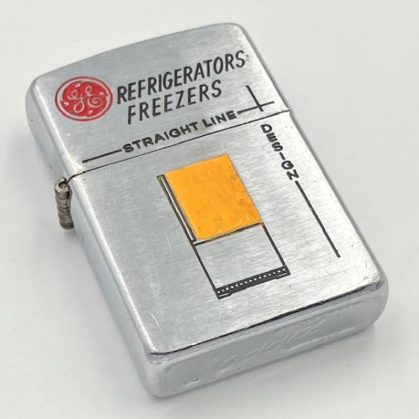 General Electric（GE）が1950年代に展開した冷蔵庫シリーズ「STRAIGHT LINE DESIGN（ストレートライン・デザイン）」をモチーフにした企業広告ジッポーです。ZIPPOの企業ものの中でも希少かつ人気のある銘品...