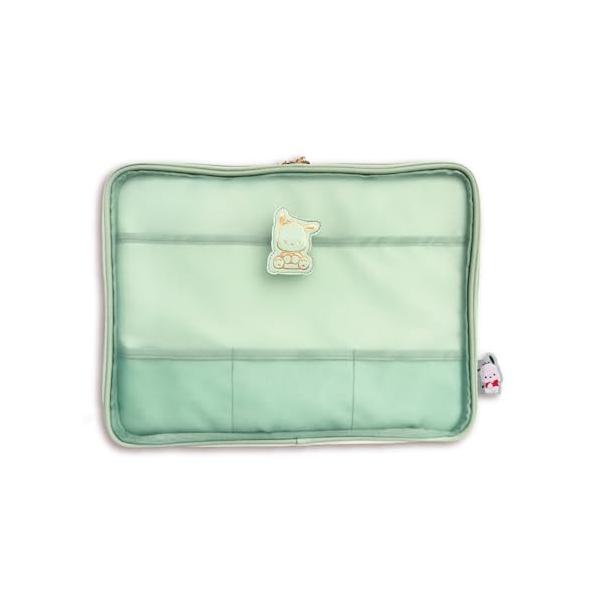 ポチャッコグリーン/-/ALG-PCTP13PC・Style:ポチャッコ・パッケージ個数:1・【サンリオキャラクターズと一緒に持ち歩こう！】お気に入りのサンリオキャラクターズが日常を彩るタブレットケース兼PCケースです。中央上部にはキャラク...