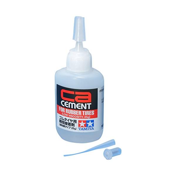 白黒/-/300054511・パッケージ個数:1・CA CEMENT FOR RUBBER TIRES (LOW VISCOSITY  25g)・RCカーのゴムタイヤとホイールをすばやく強力に接着・流動性と食いつきに優れる瞬間接着剤・防湿効...