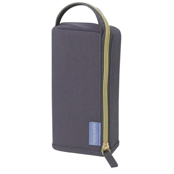 ・【仕様】L字にガバッとひらくスタンド型ペンケース・【特徴1】使いたいものがすぐ見つかる多機能な収納部・【特徴2】スタンド収納で筆記具が取り出しやすい・【特徴3】3つの小物ポケットと4つのゴムバンド付・【特徴4】フックにかけたり、持ちはこび...