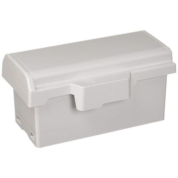 ・●シンプルな汎用樹脂製ボックス(P)です。<br>●シンプルなデザイン、色彩でさまざまな取付場所に適しています。<br>●ポール取付用の取付バンド穴が付いています。<br>●底面と背面に配線穴用ノックア...
